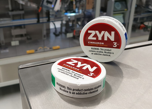 Runde Snus- und Nikotinbeutel-Dosen etikettieren | HERMA